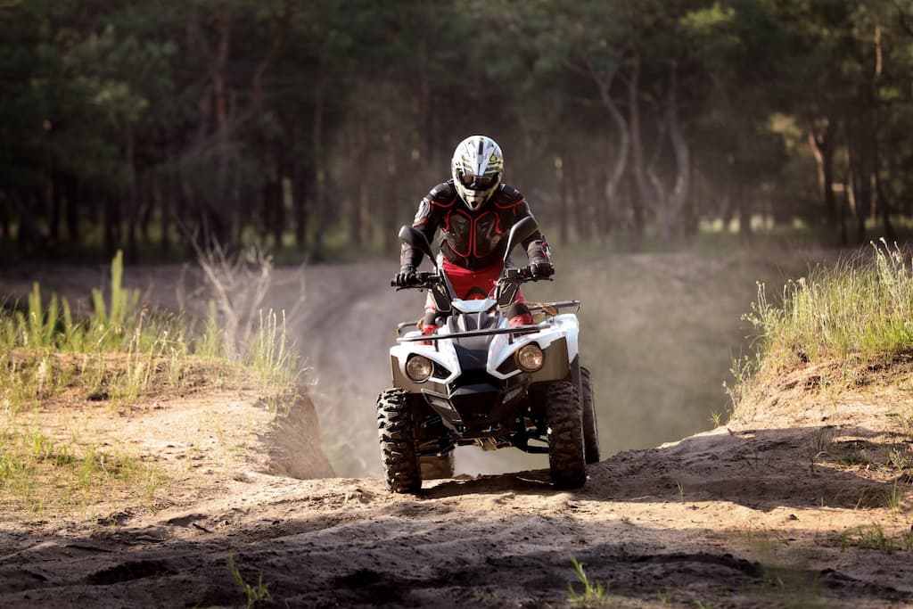 Is it mandatory to wear a helmet on a quad? | Aventouralia
